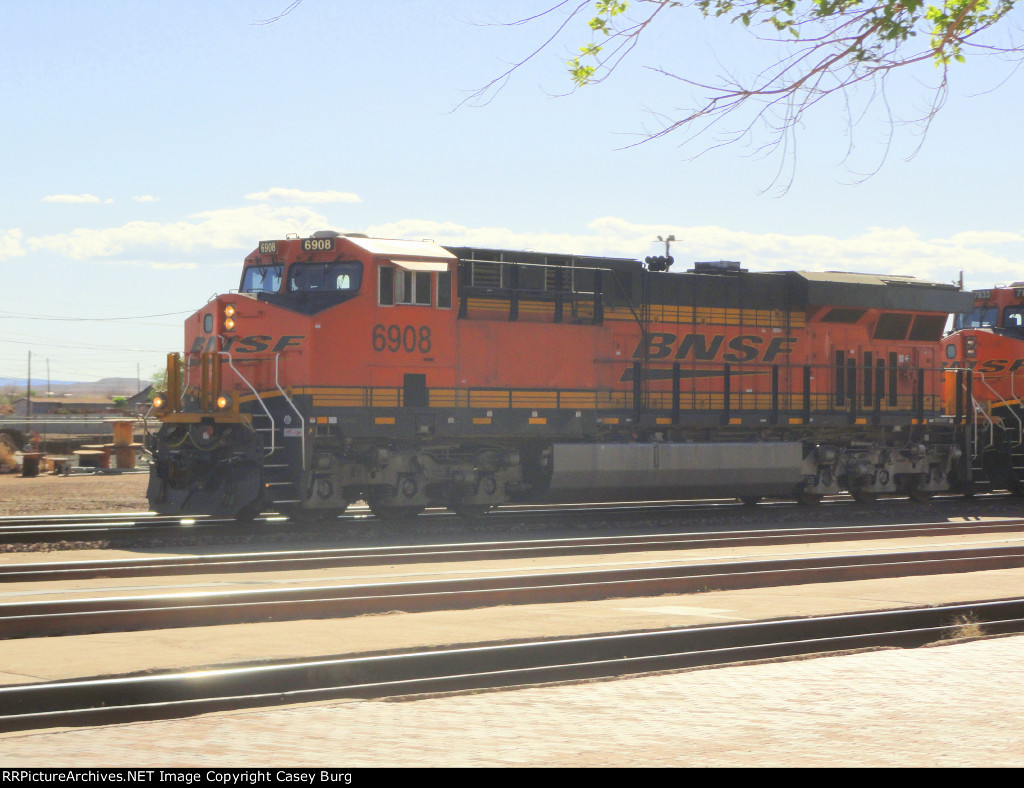 BNSF 6908